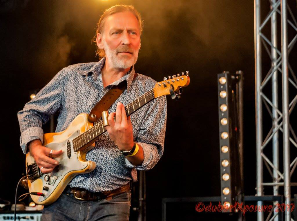 Guitarman plays new tune | Berwick & Beyond